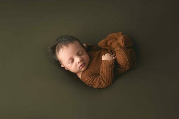 Crafting the Scene: How I Design Newborn Sets in my photo studio